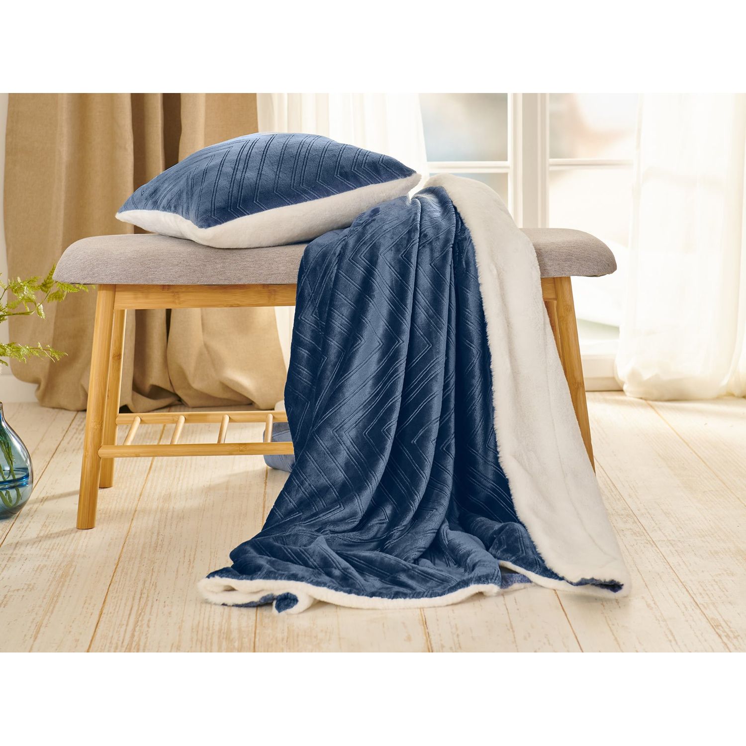 Dormeo - Set perna si patura Warm Hug Set 2021 130x190 cm auriu OMBRE ...