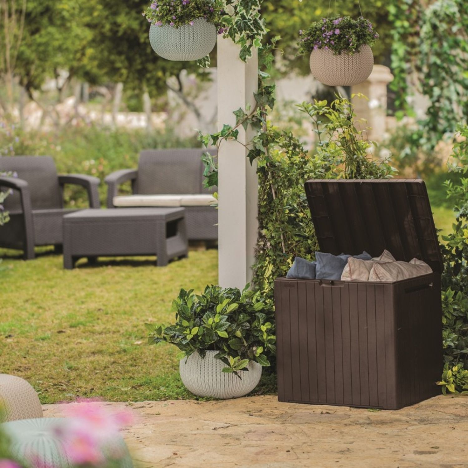 Keter - Lada depozitare maro Keter City 113 L - elefant.ro