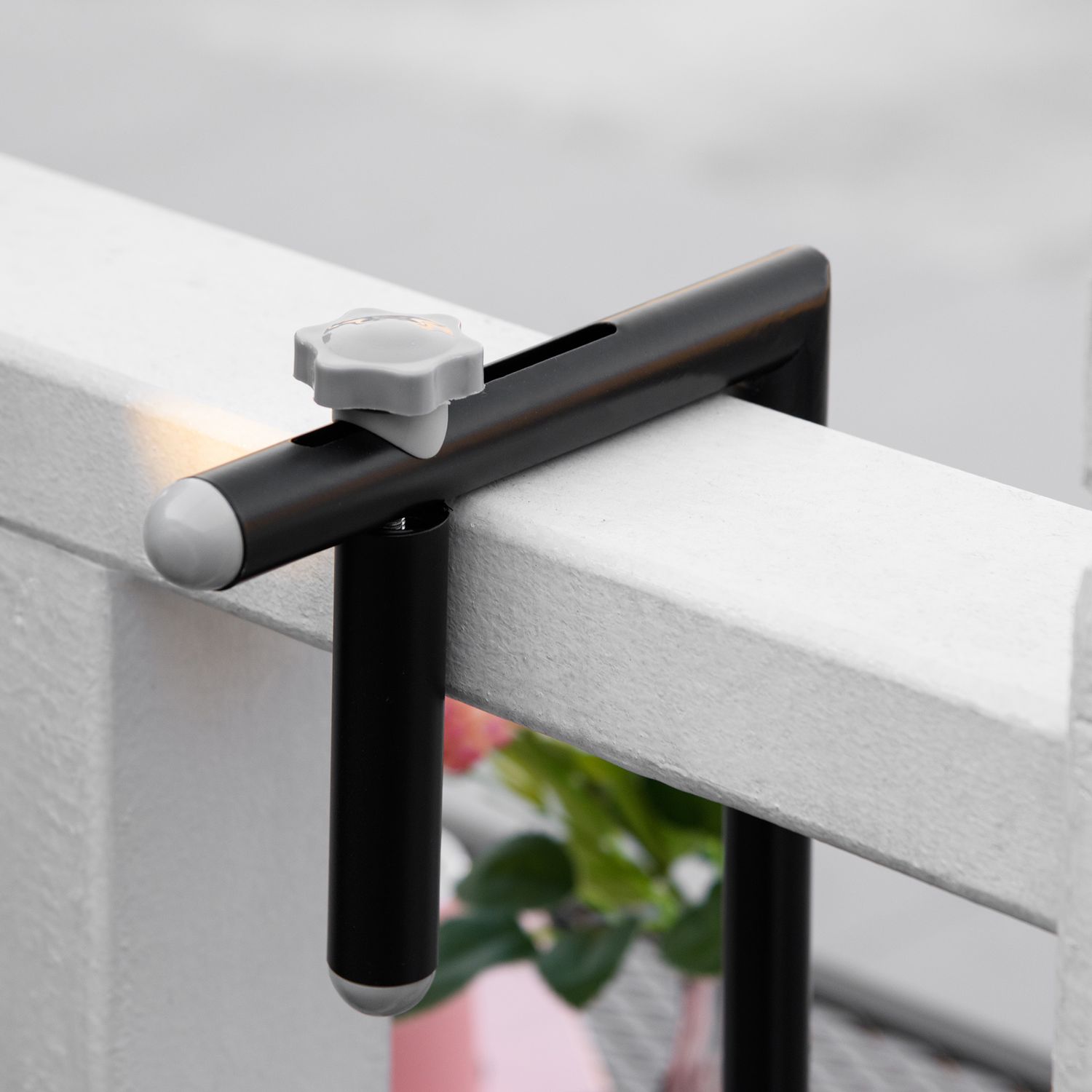 Outsunny - Outsunny masa de agatat pentru balcon, masuta metalica de ...