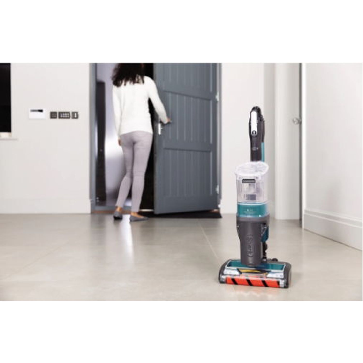 SHARK - Aspirator vertical fara fir Shark IZ201EUT,62 Wh, 0.7L ...